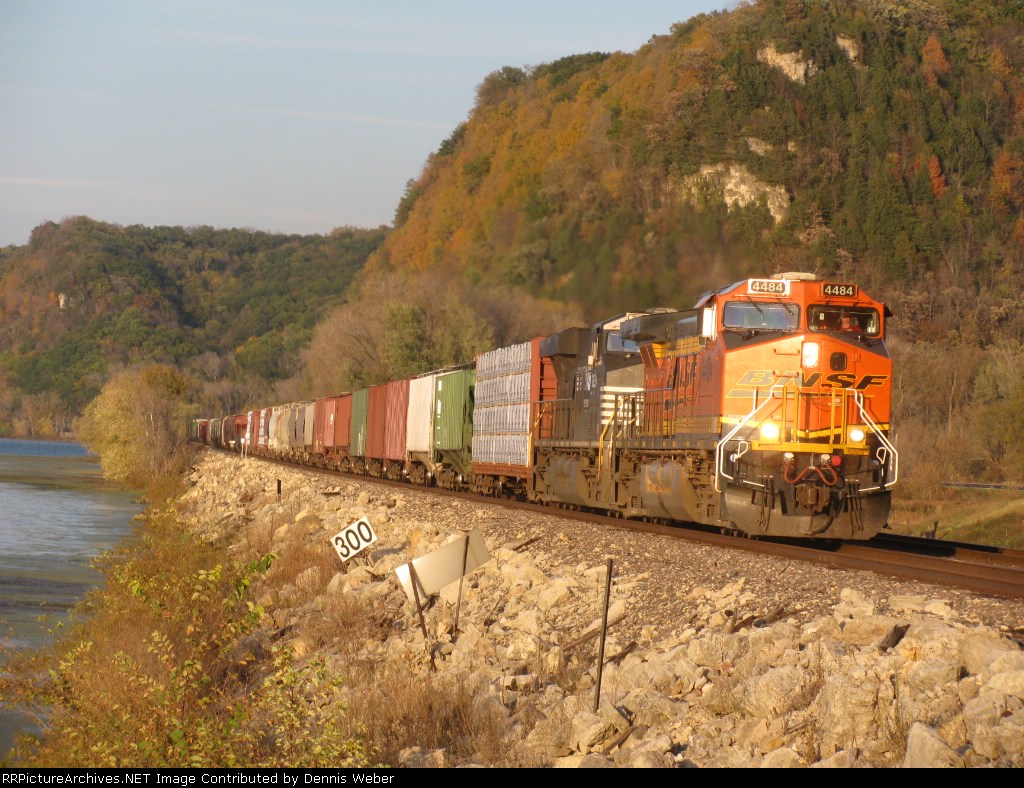 BNSF 4484 BNSF's Aurora Sub.